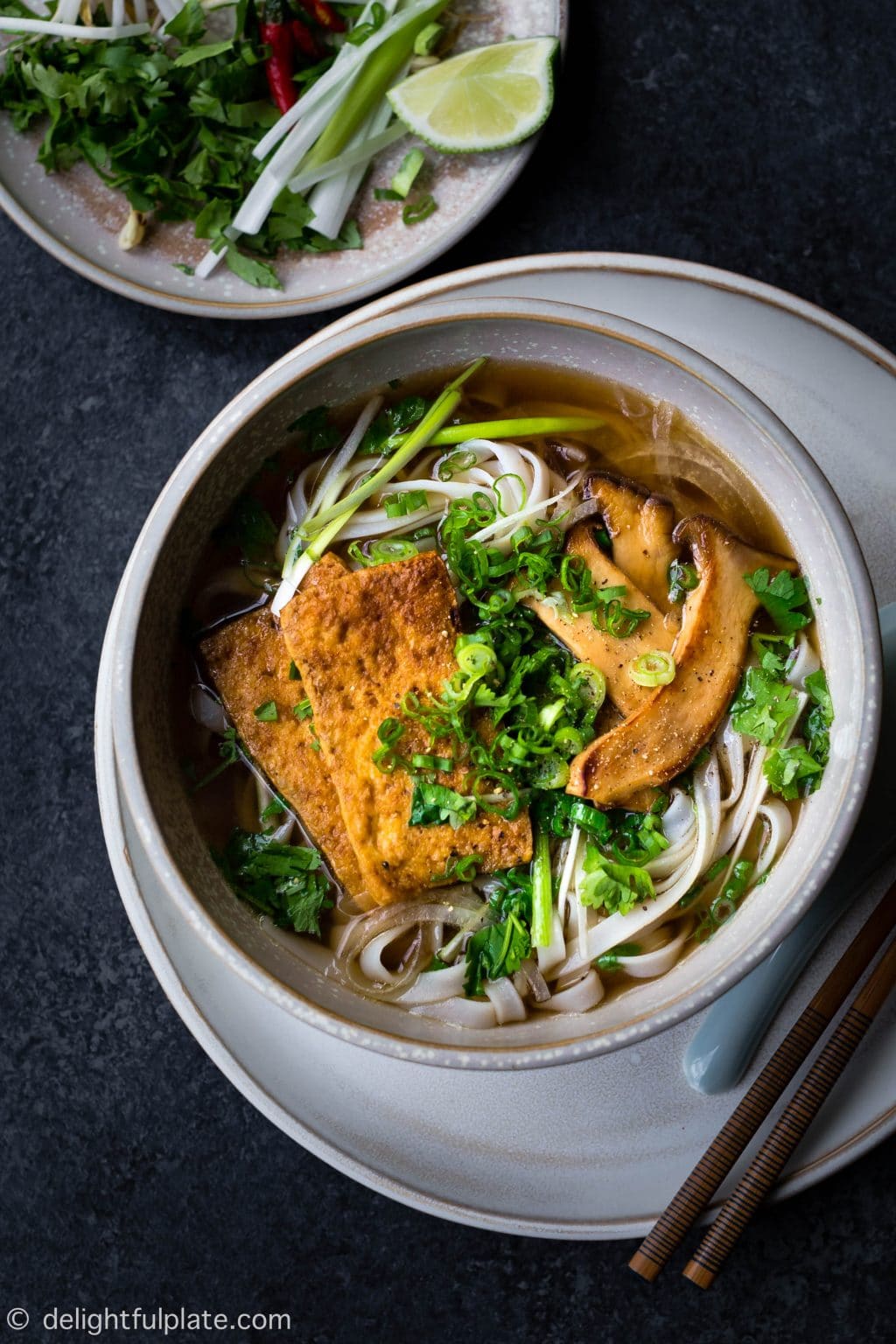 Authentic Vietnamese Beef Pho Noodle Soup (Phở Bò) - Delightful Plate
