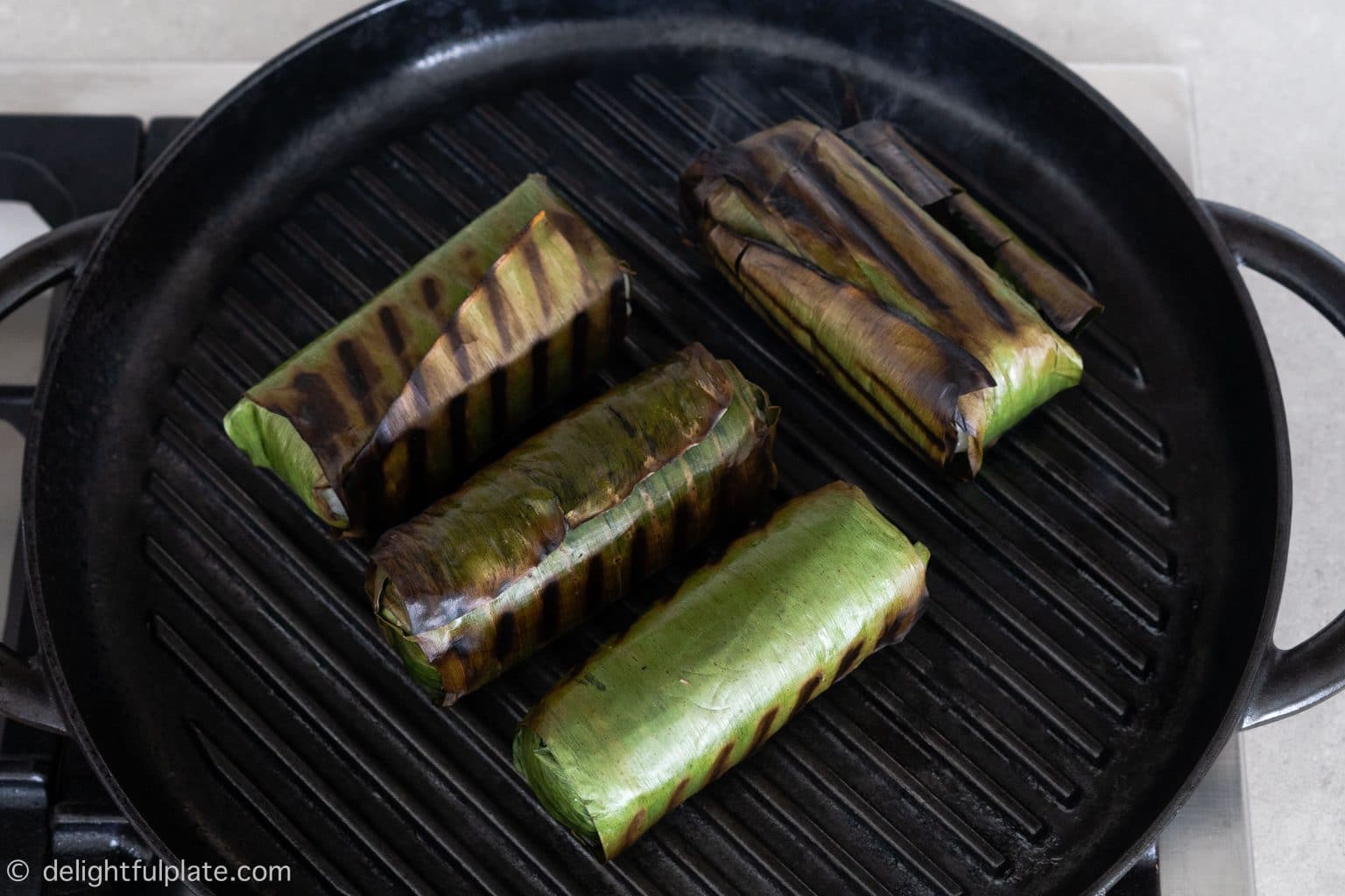 Vietnamese Grilled Banana Sticky Rice (Chuoi Nep Nuong) - Delightful Plate
