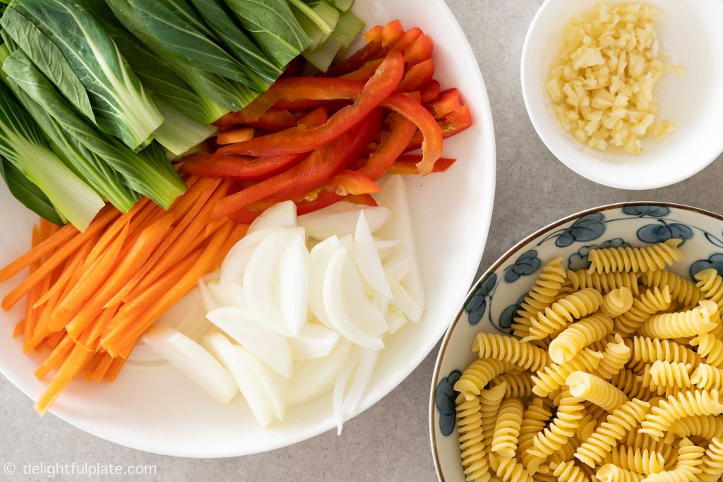 Nui Xào Bò (Vietnamese Stir-fried Pasta with Beef) - Delightful Plate