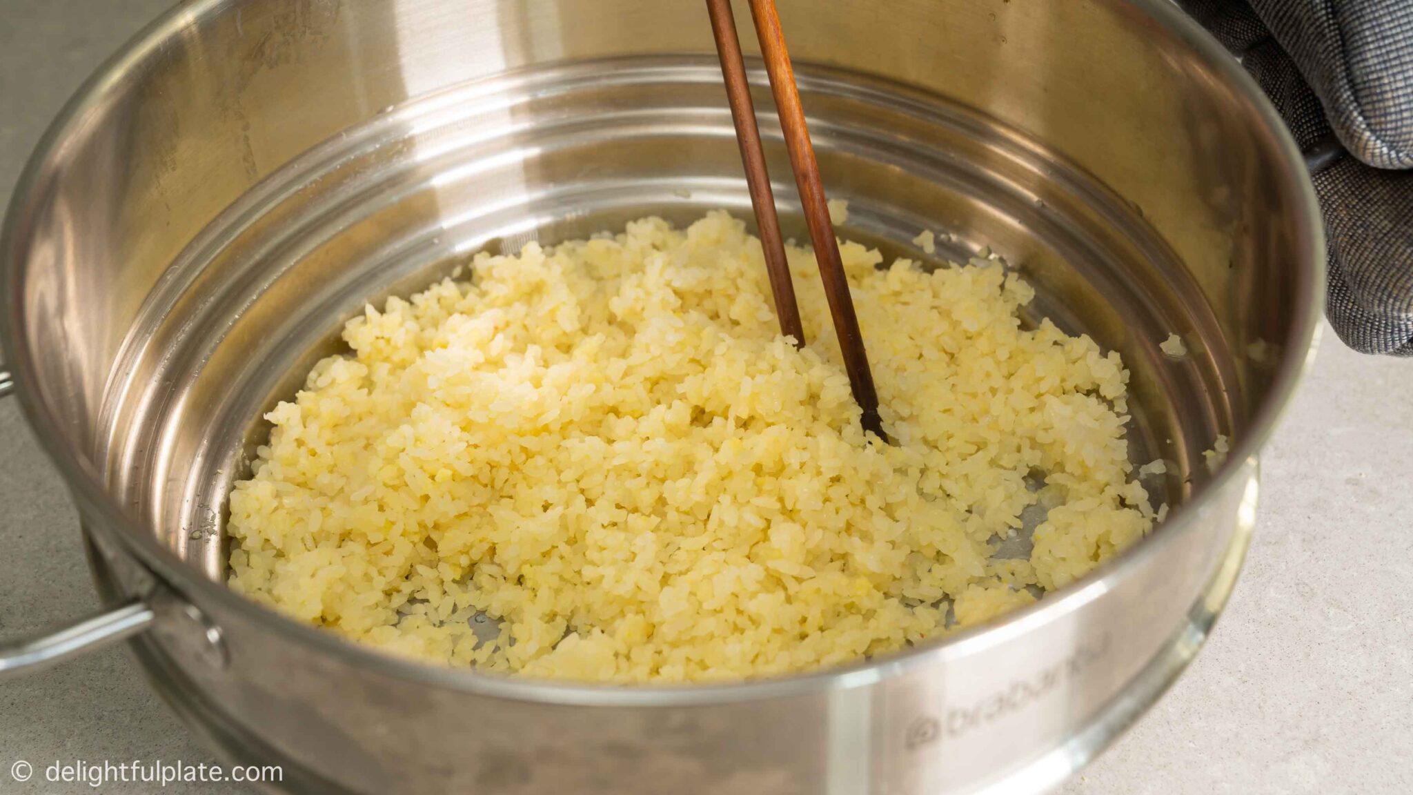 Vietnamese Mung Bean Coated Sticky Rice (Xôi Vò) - Delightful Plate