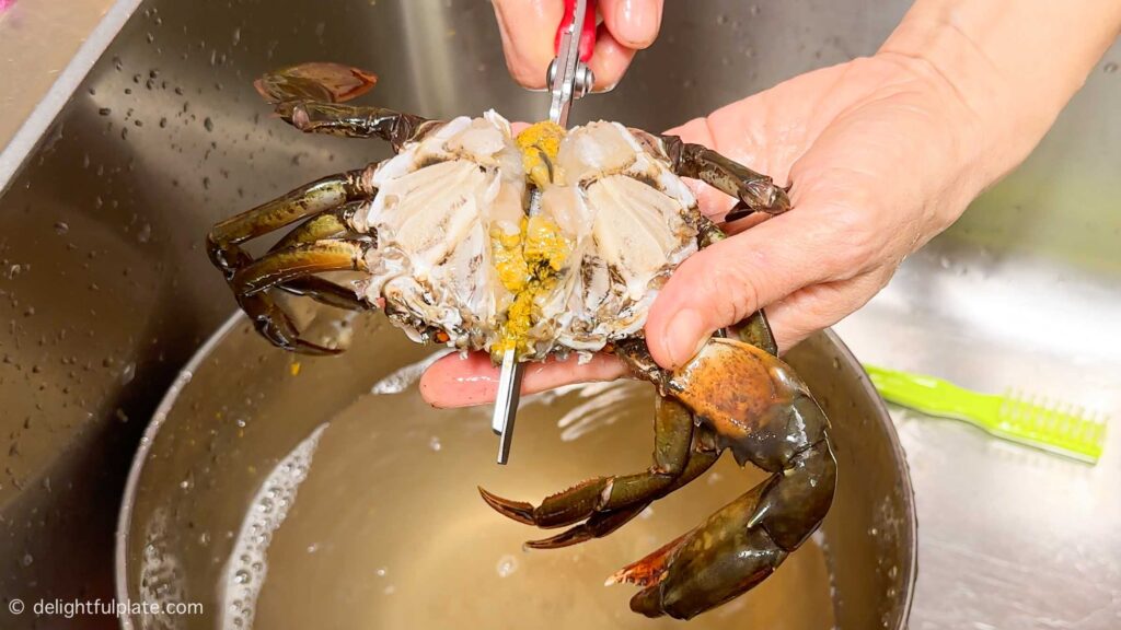 Stir-fried Crab with Ginger and Scallion - Delightful Plate