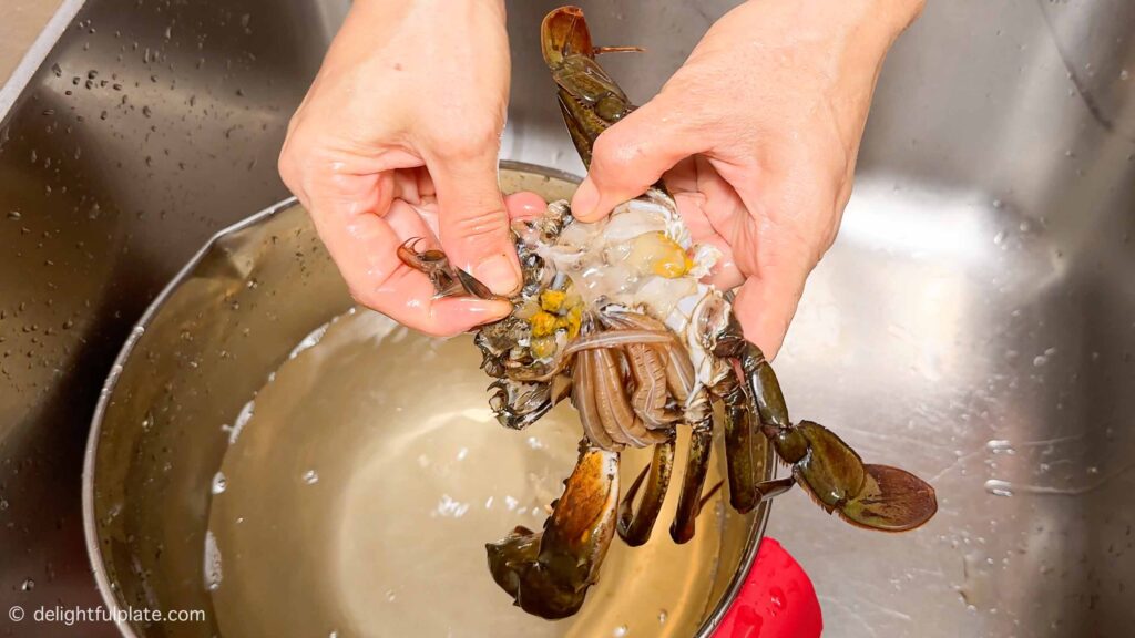 Stir-fried Crab with Ginger and Scallion - Delightful Plate